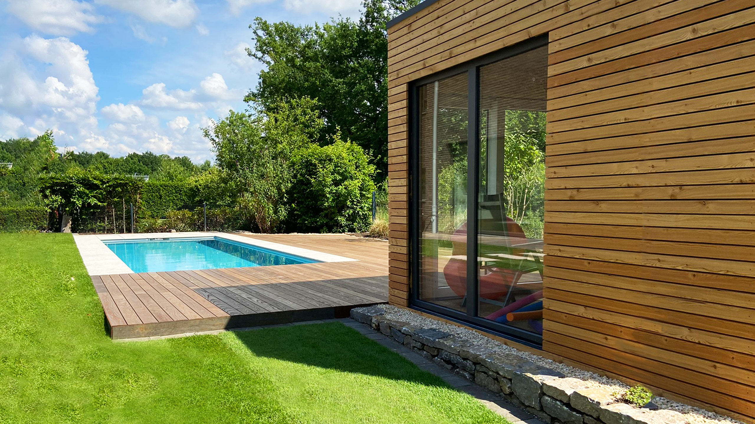 Großer Pool mit angeschlossenem Poolhaus « Frings Garten GmbH - Poolbau ...